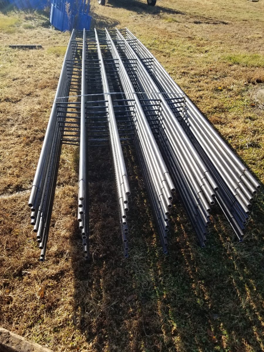 1 1/4" Round Tube Continuous Fence - Te Slaa Manufacturing