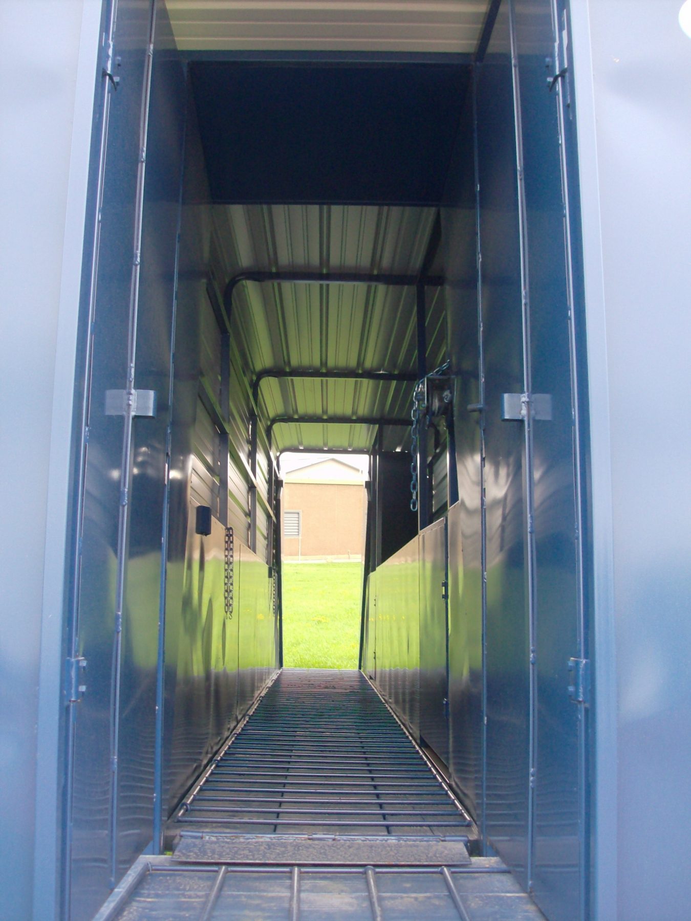 24' Hog Loading Chute with 3 way load out - Te Slaa Manufacturing